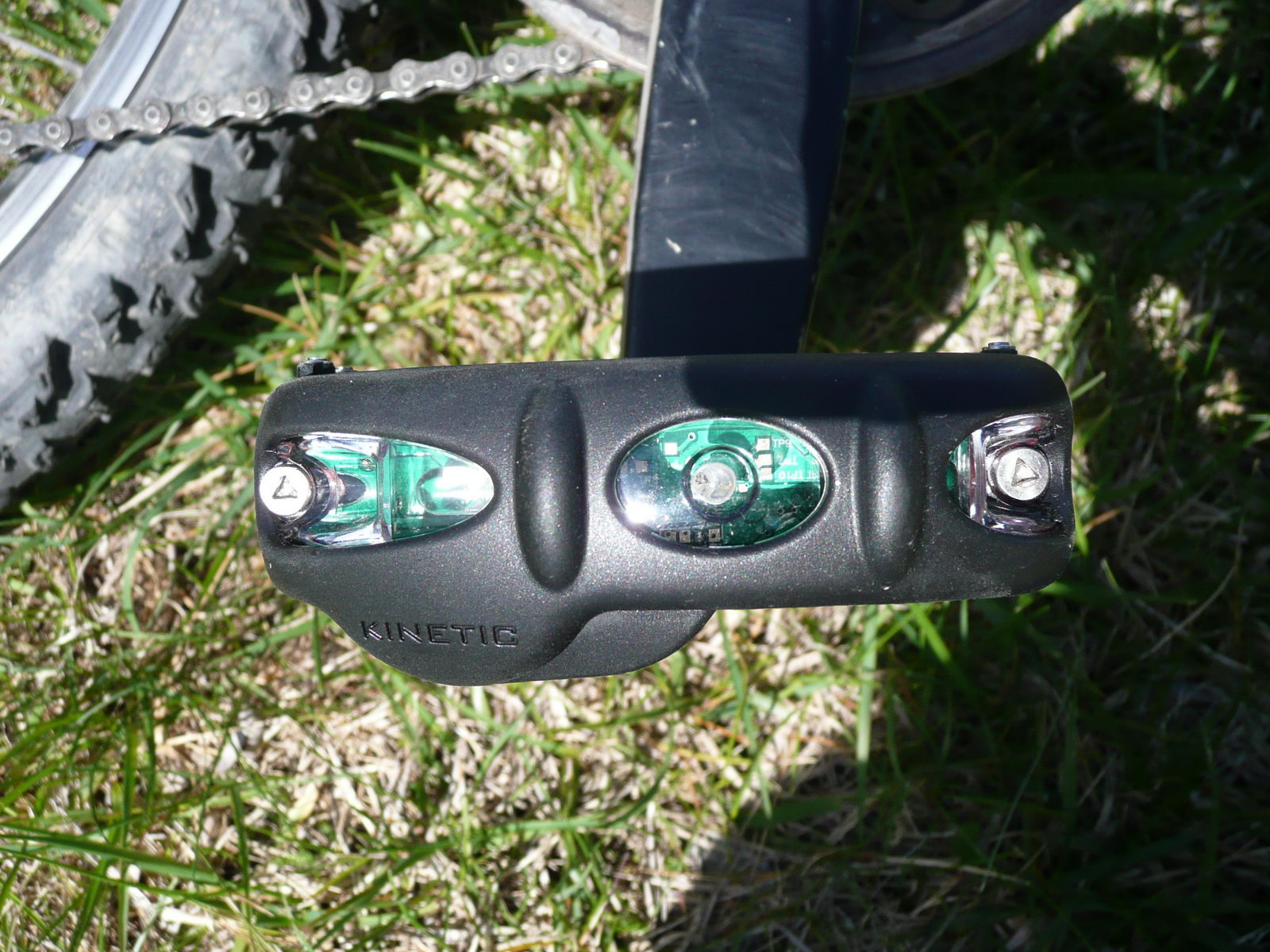 Eclairage velo : pédales lumineuses Pedalite