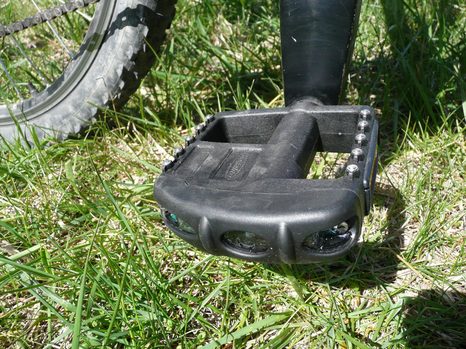 Eclairage velo : pédales lumineuses Pedalite